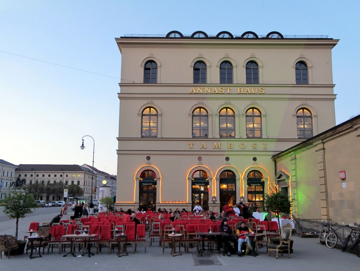 Mittwoch, 07.12. Arrivederci Luigi Tambosi – Café Tambosi | Mit ...