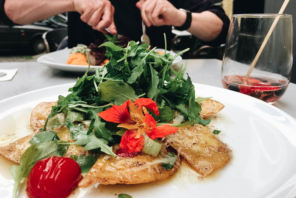 Das Edelweiß: Ausgefallene Gerichte mit Giesinger Gemütlichkeit | Mit ...
