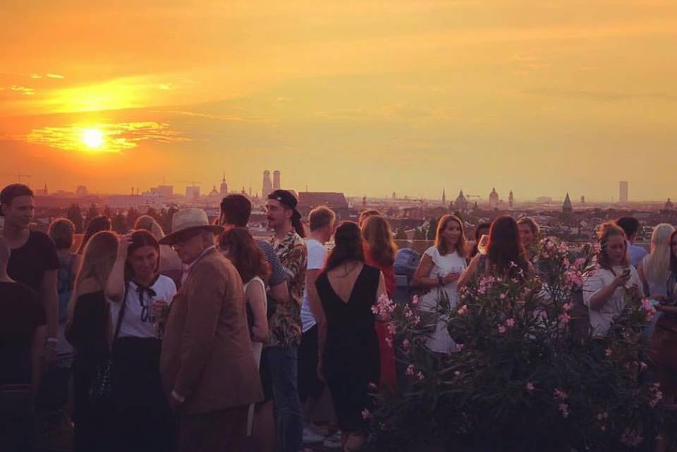 Tanzen, trinken und den Ausblick genießen in der MH5 Roof Bar | Mit ...
