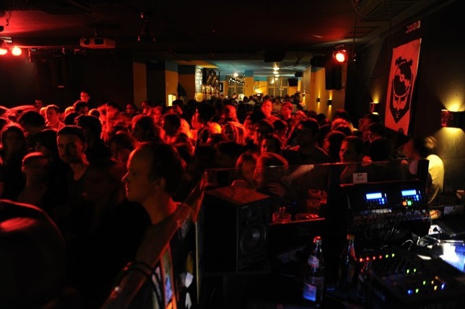 11 vergnügte Partys & Events, auf denen ihr Halloween feiern könnt ...