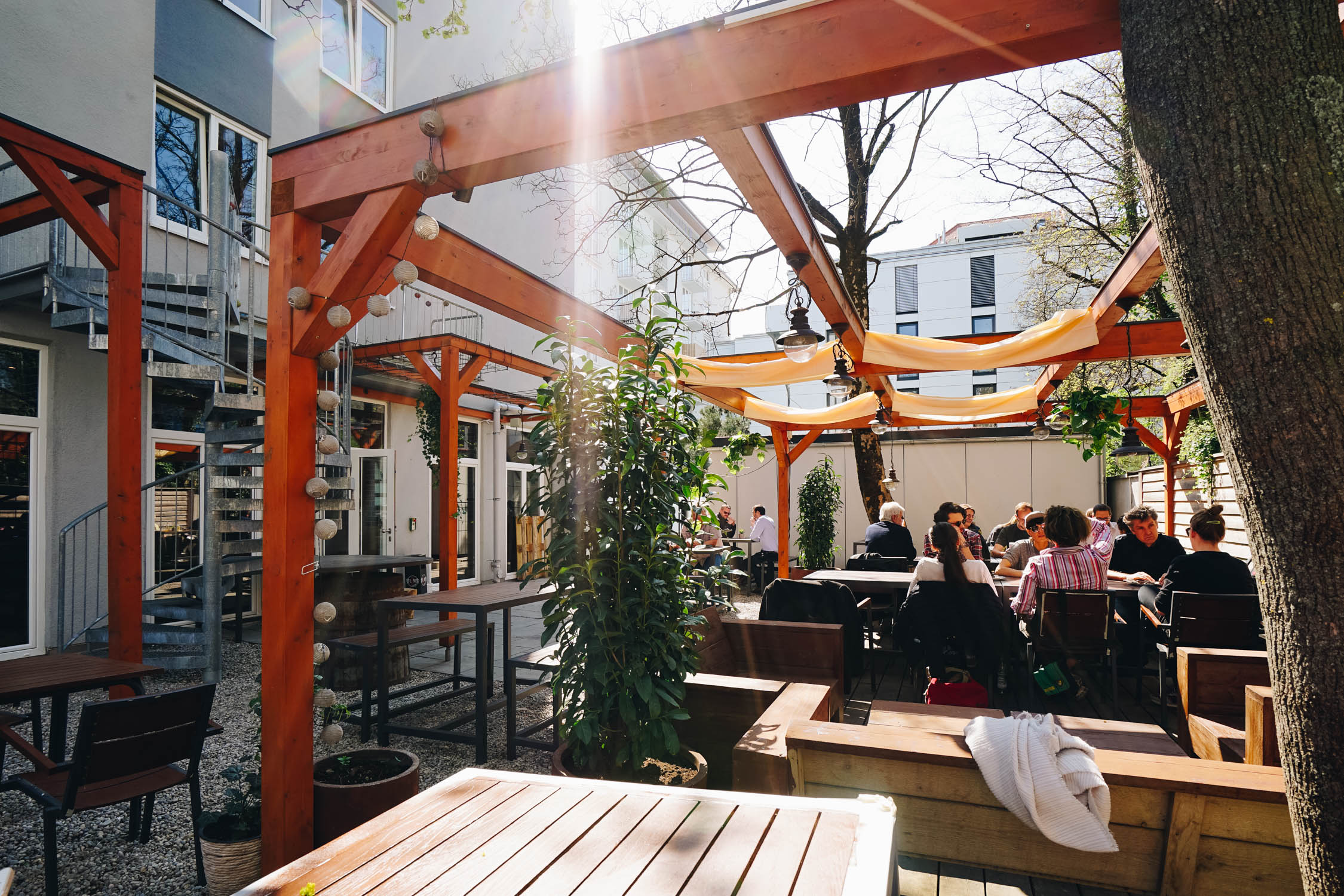 Restaurant-Sharing und Hinterhof-Romantik im Restless | Mit Vergnügen ...