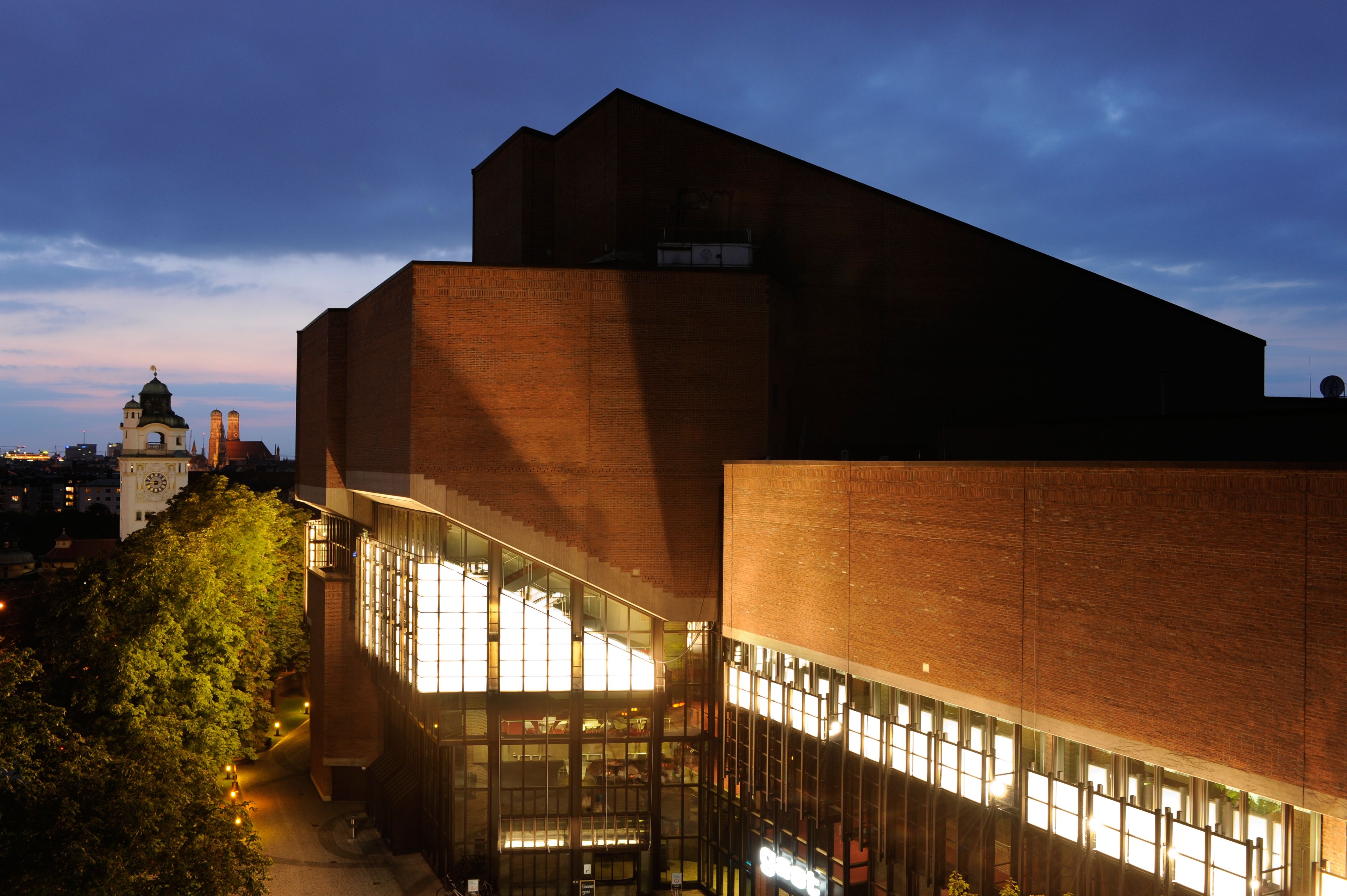 In der Stadtbibliothek am Gasteig ganze Tage verbringen | Mit Vergnügen ...