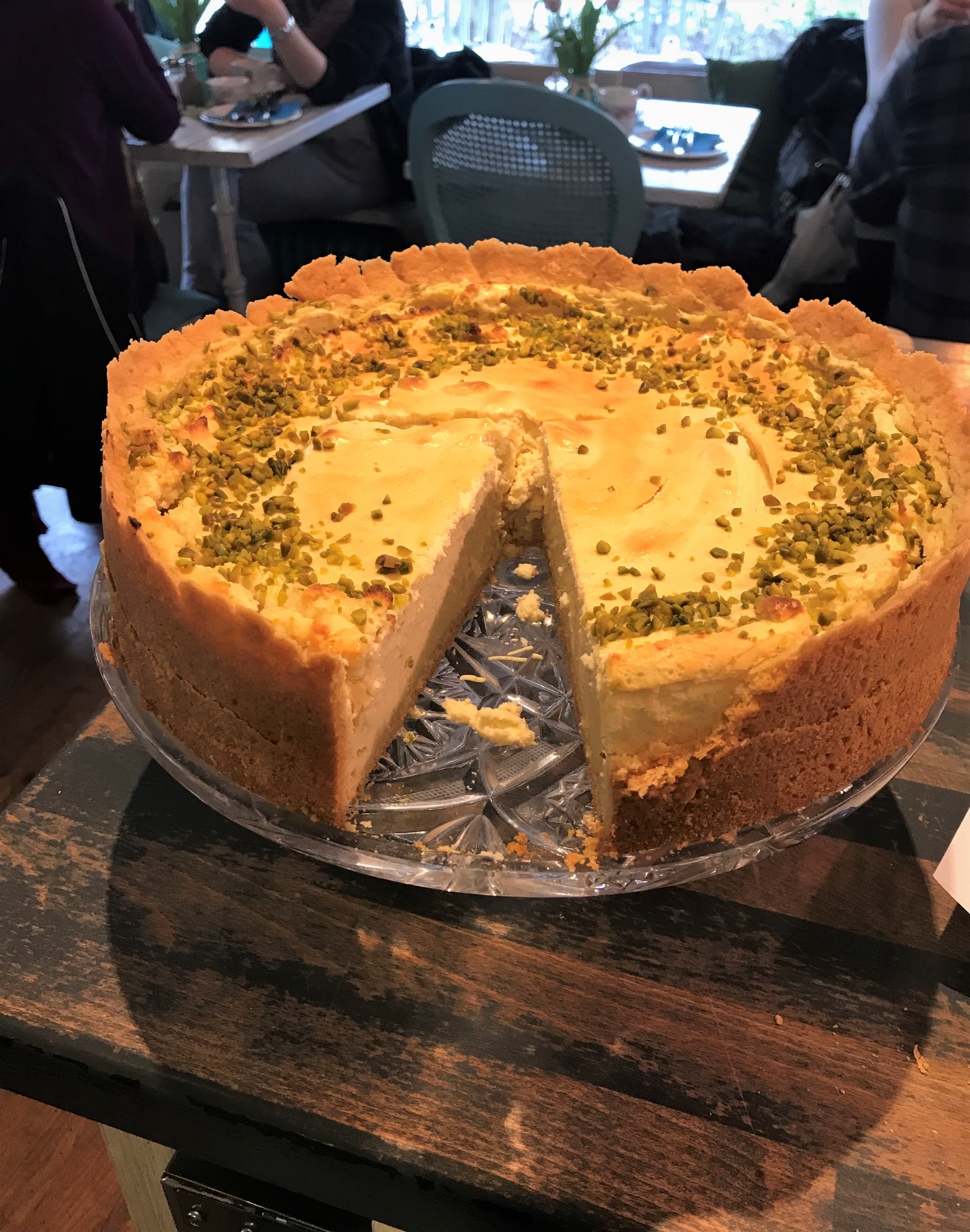 Im urigen Flair vom Tante Emma Café Käsekuchen naschen | Mit Vergnügen ...