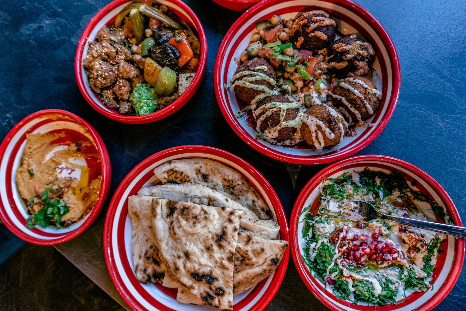 Dreierlei Hummus mit Falafel oder Jerusalem Beef bei Servus Habibi ...