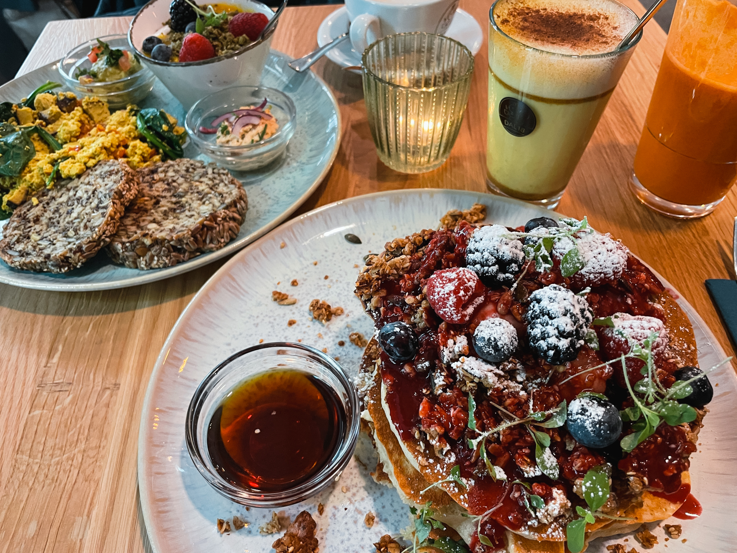 Bei Emmis Kitchen in Schwabing veganes Rührei und leckere Pancakes ...