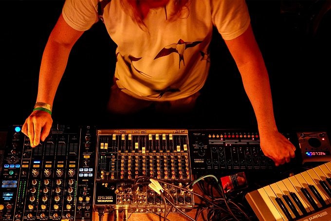 Biodiversität trifft Bass: Erlebt das Konzert von Dominik Eulberg | Mit ...